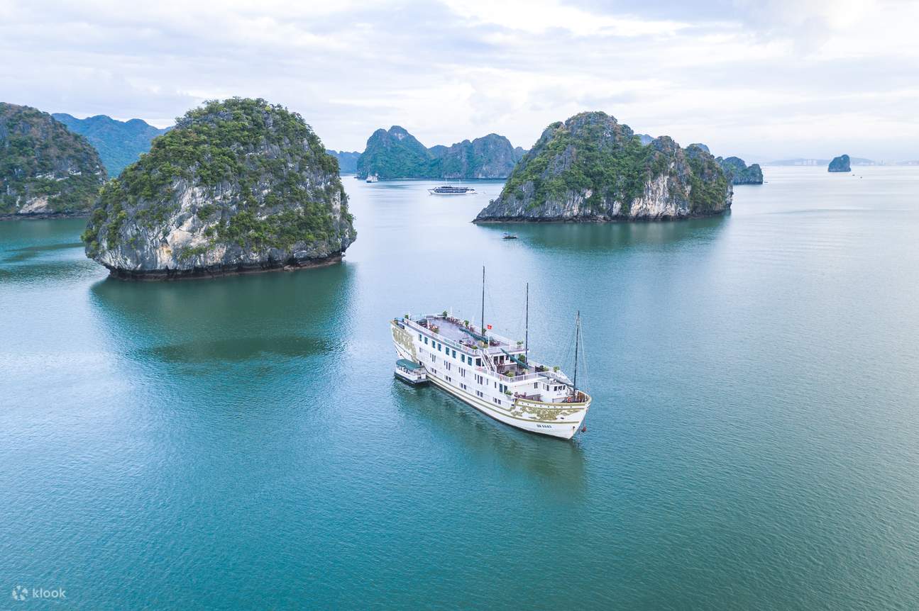 2H1M Explore Halong Bay Tour oleh Indochina Sails Premium, Vietnam ...